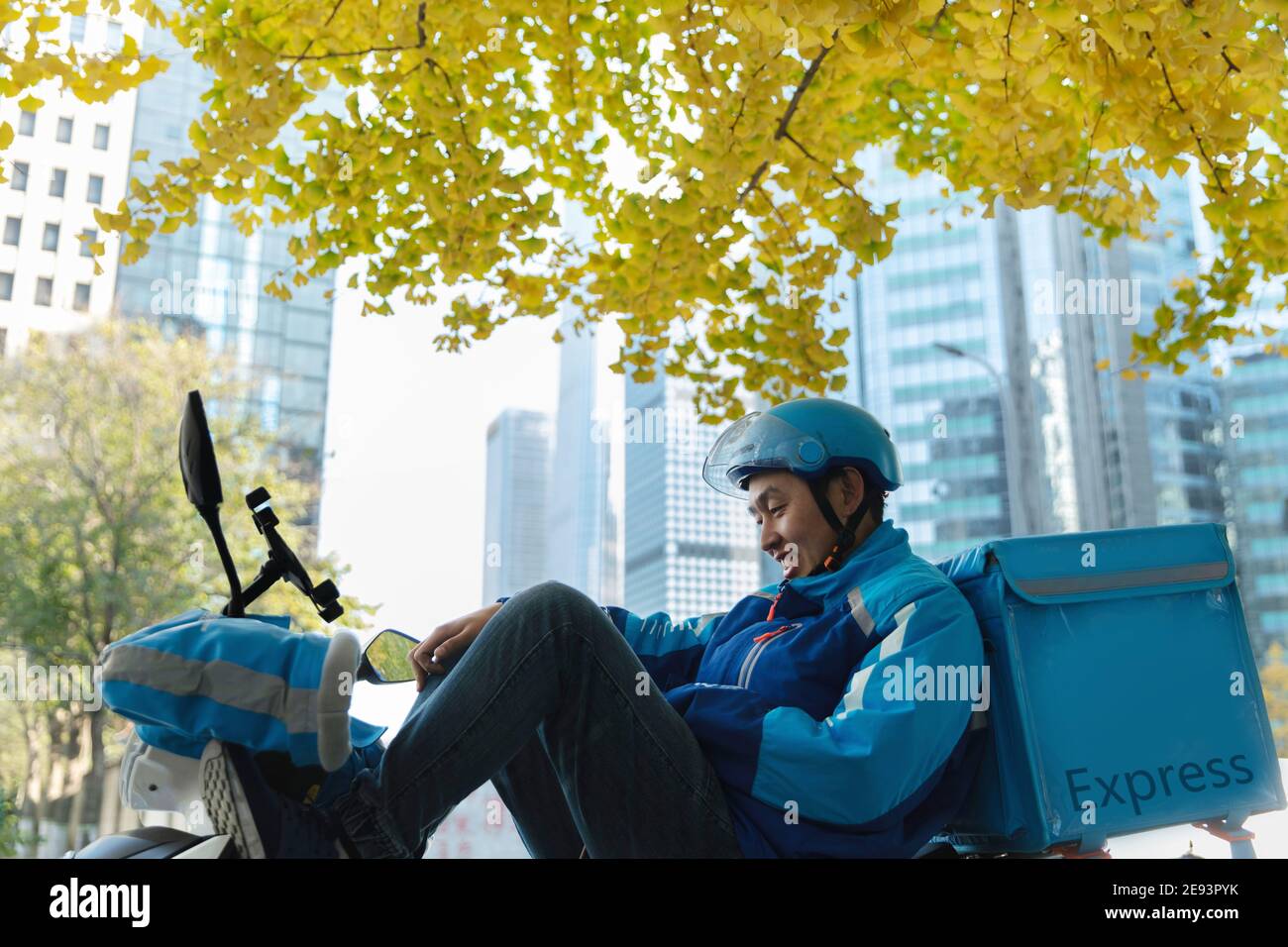 Take-away member rest sitting on a motorcycle Stock Photo - Alamy