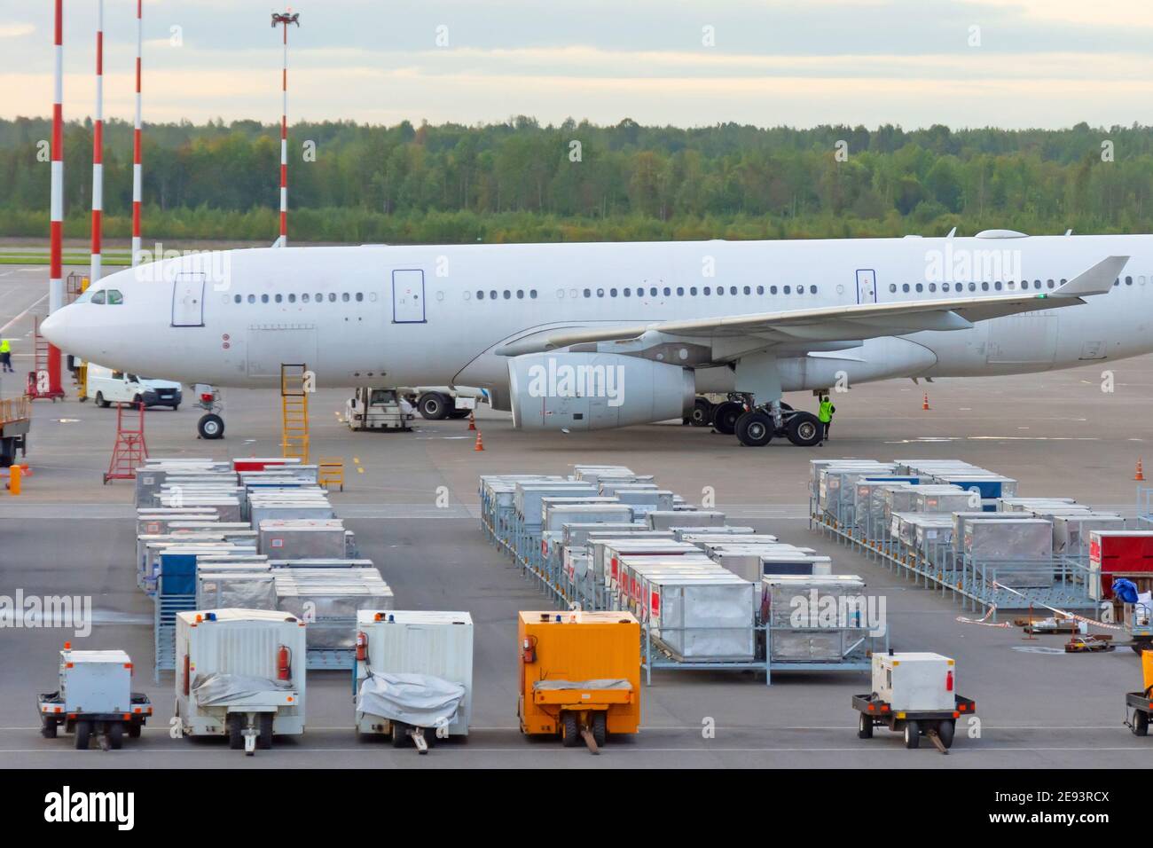 Air cargo uld container hi-res stock photography and images - Alamy