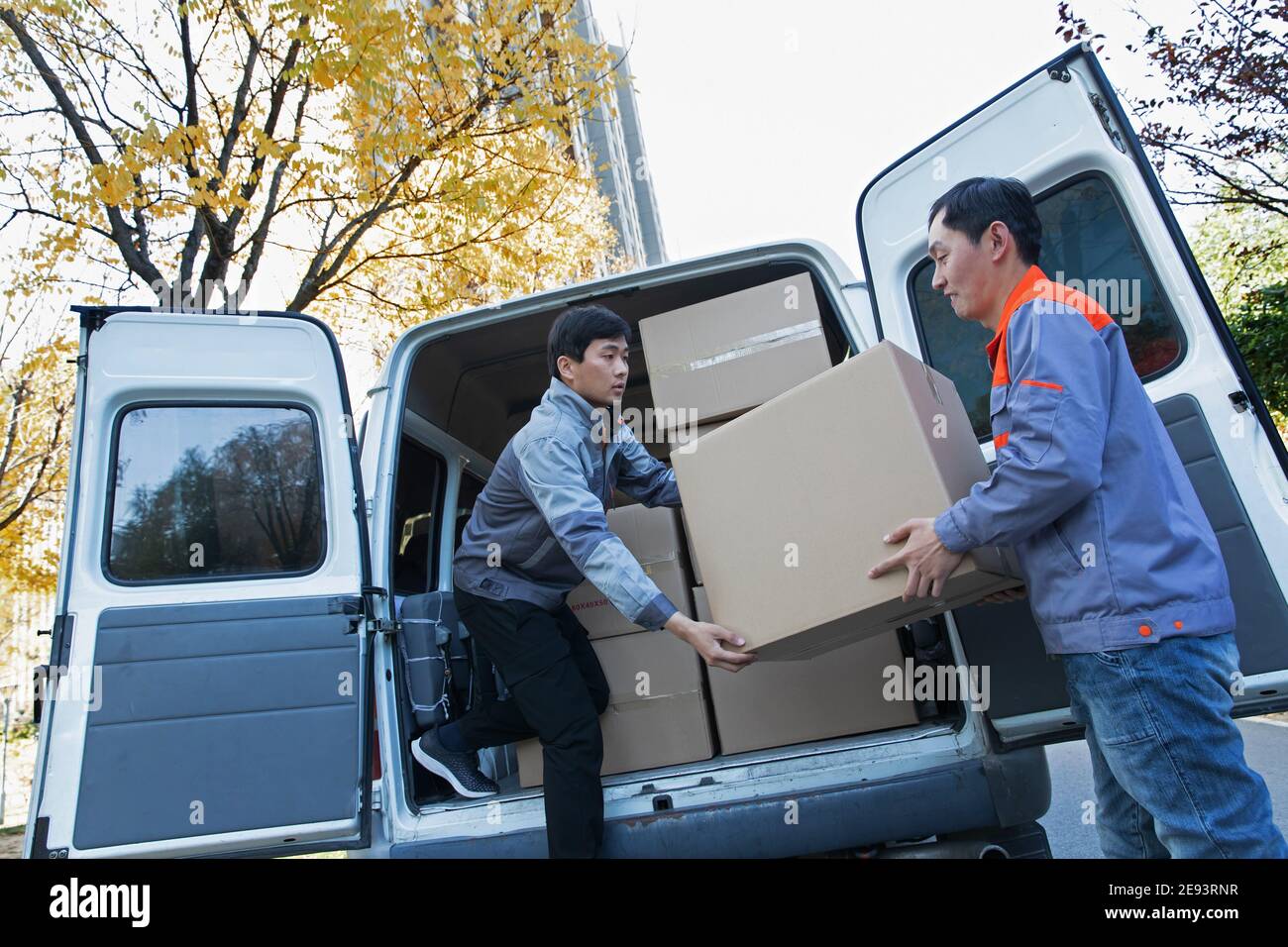 Manual handling box hi-res stock photography and images - Alamy