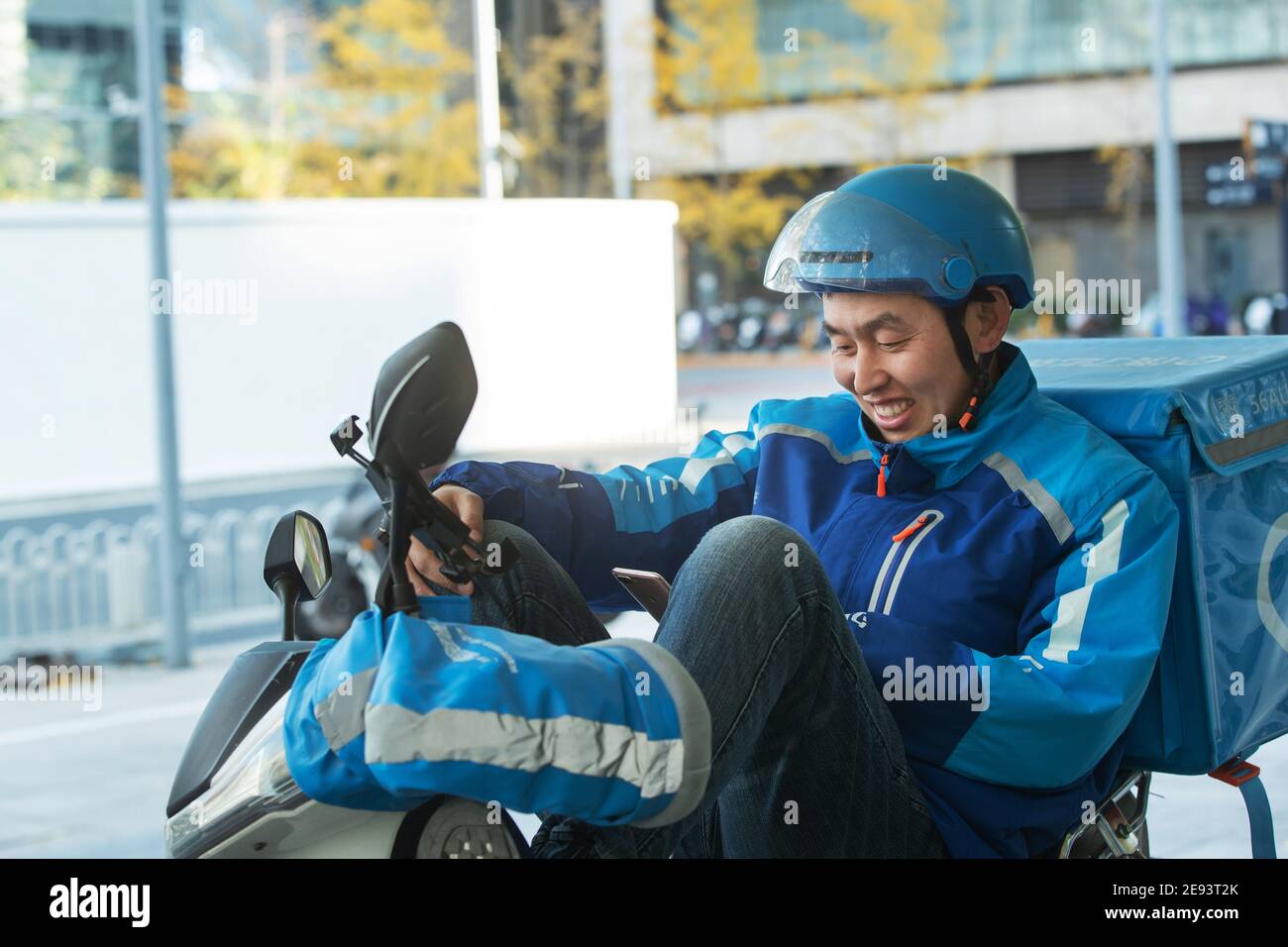 Take-away member rest sitting on a motorcycle Stock Photo - Alamy