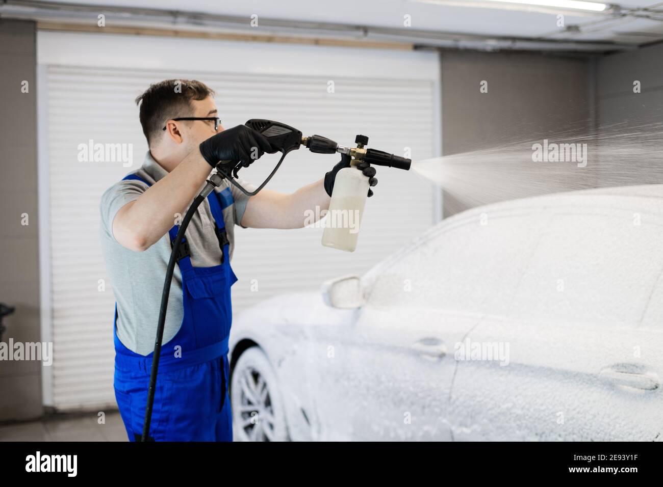 Worker covering automobile foam car hi-res stock photography and images ...