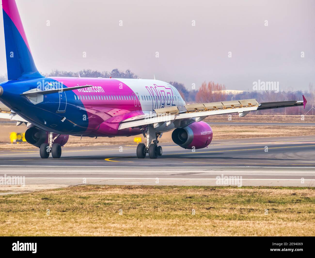 Wizz air airbus a320 232 hi-res stock photography and images - Alamy