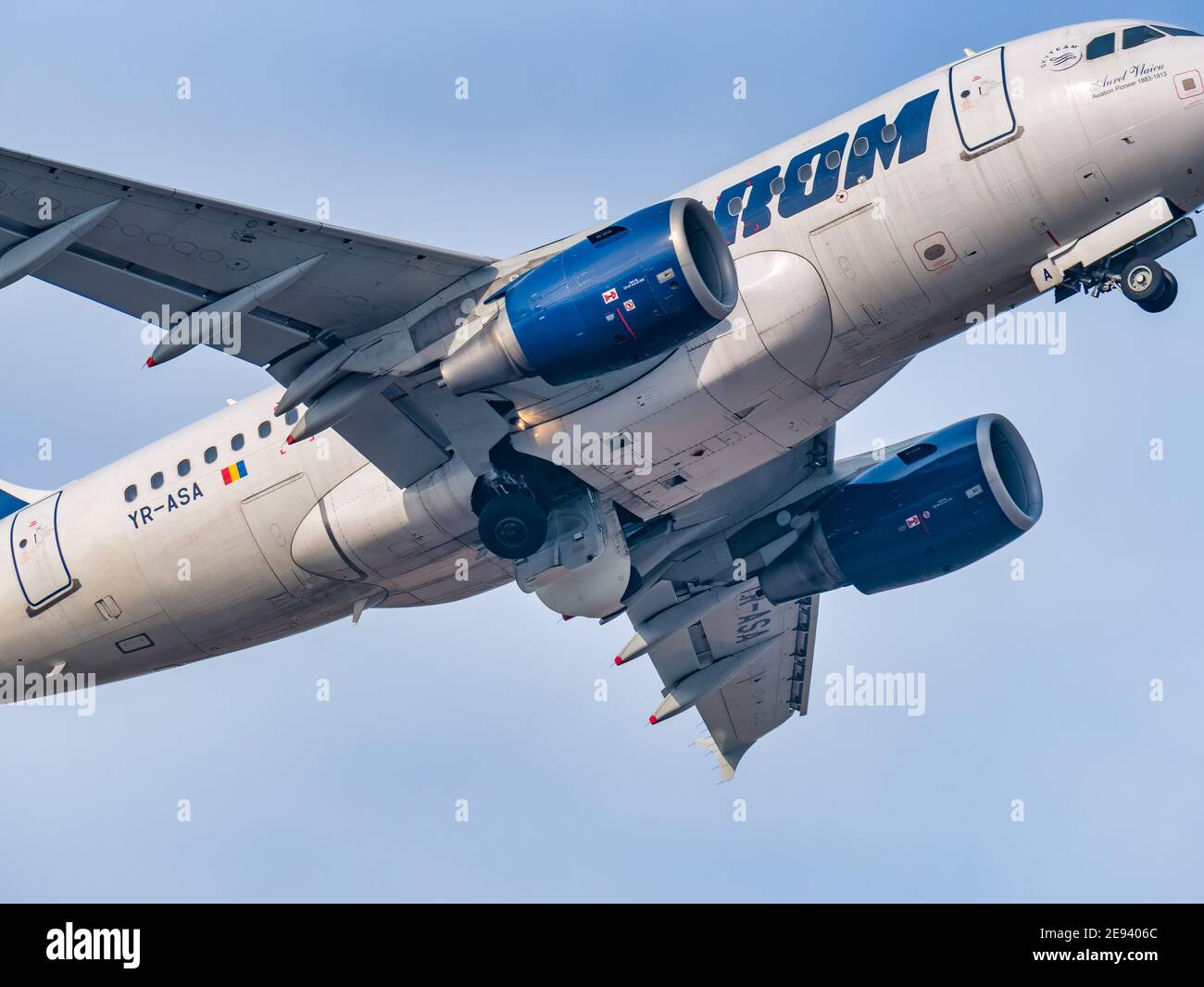 Airbus a318 engine hi-res stock photography and images - Alamy