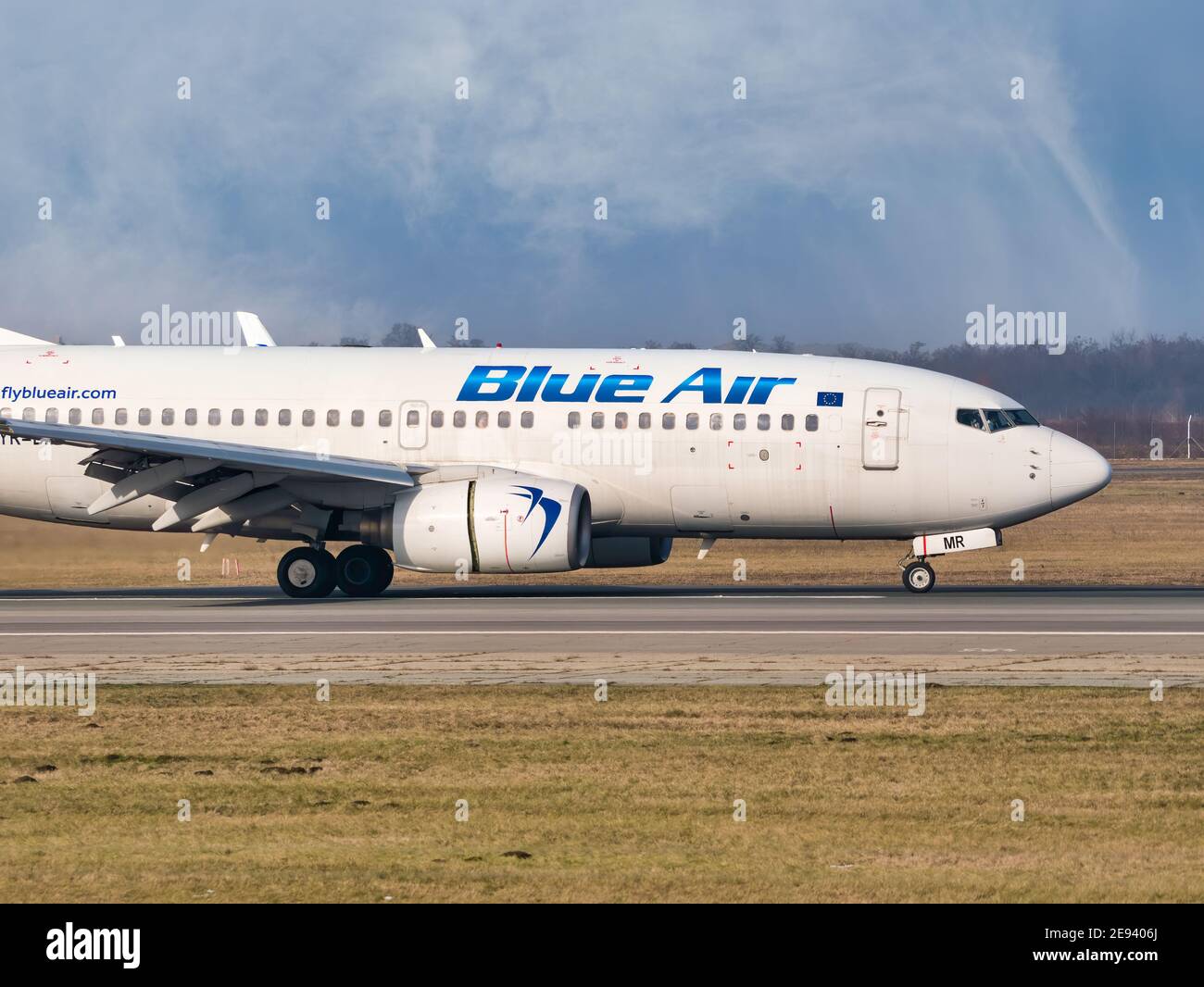 Boeing 737 aircraft wing flaps hi-res stock photography and images - Alamy