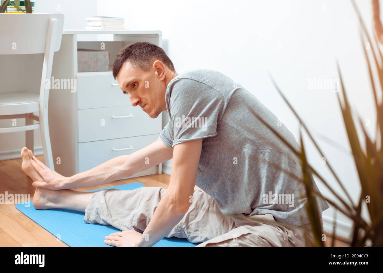 Yoga exercise man home hi-res stock photography and images - Alamy