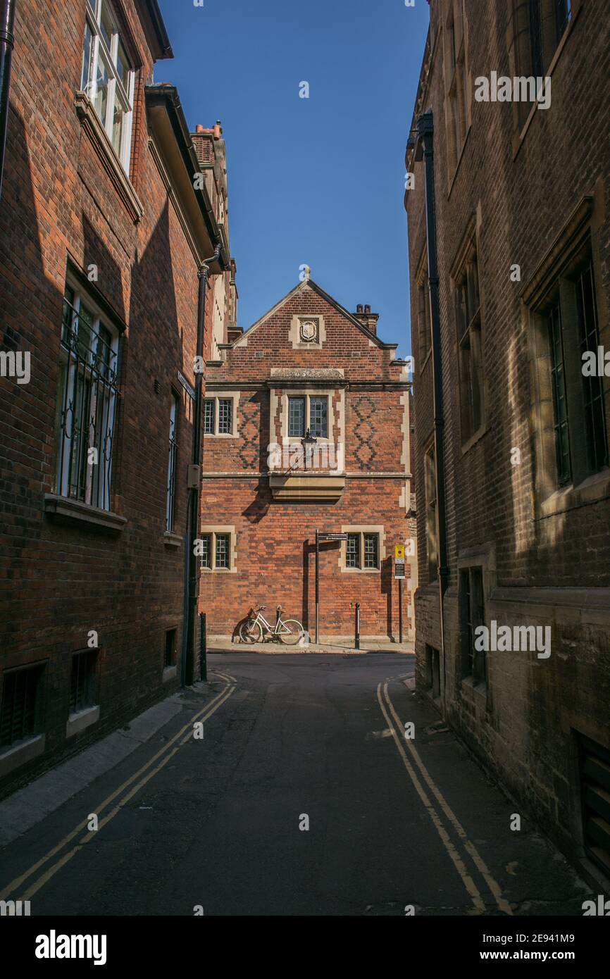 Narrow Street in Cambridge, England, UK Stock Photo - Alamy
