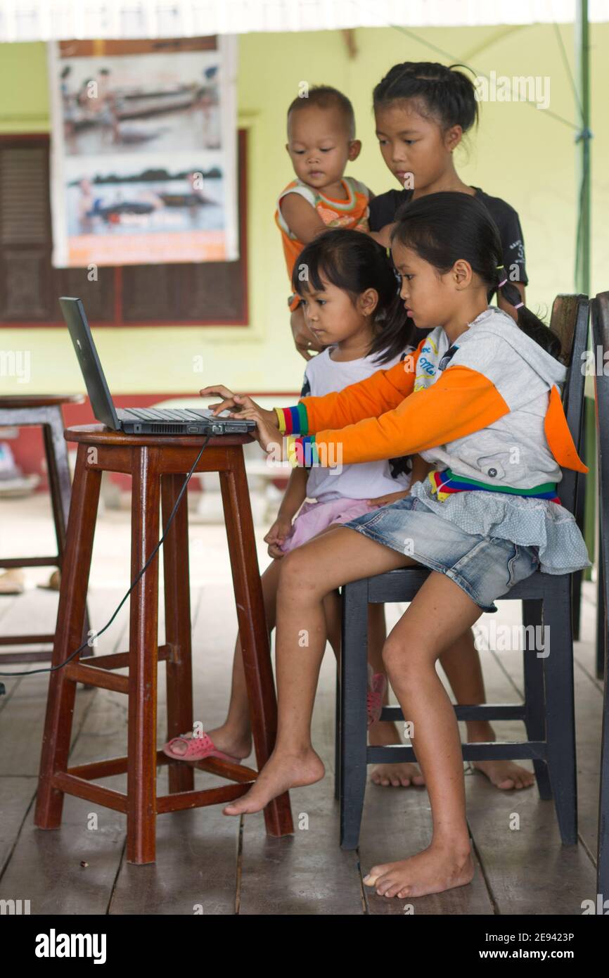 Programming lesson hi-res stock photography and images - Alamy