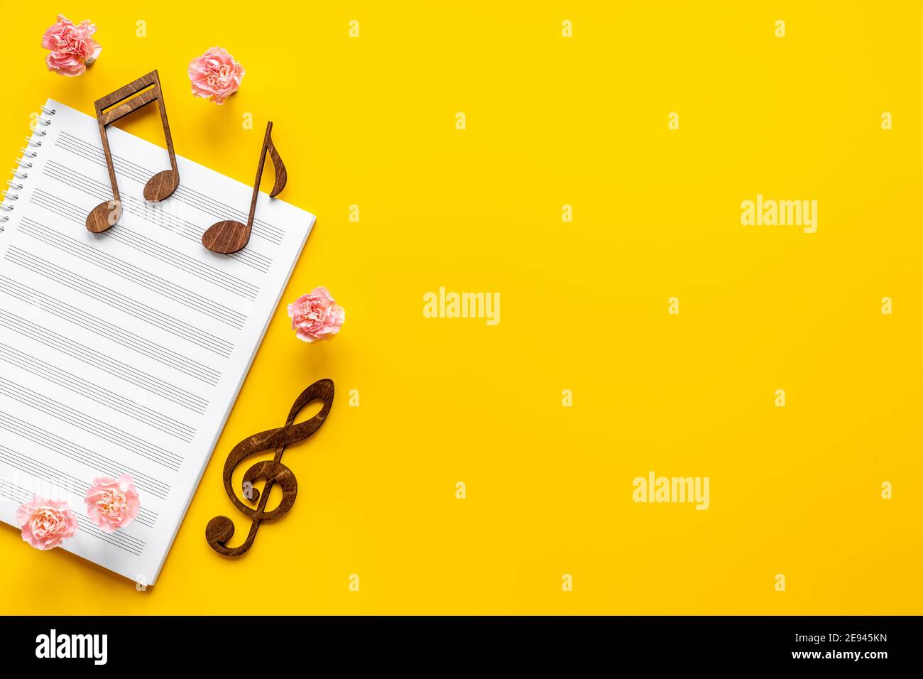 Musical sheet with wooden notes and flowers, top view Stock Photo - Alamy