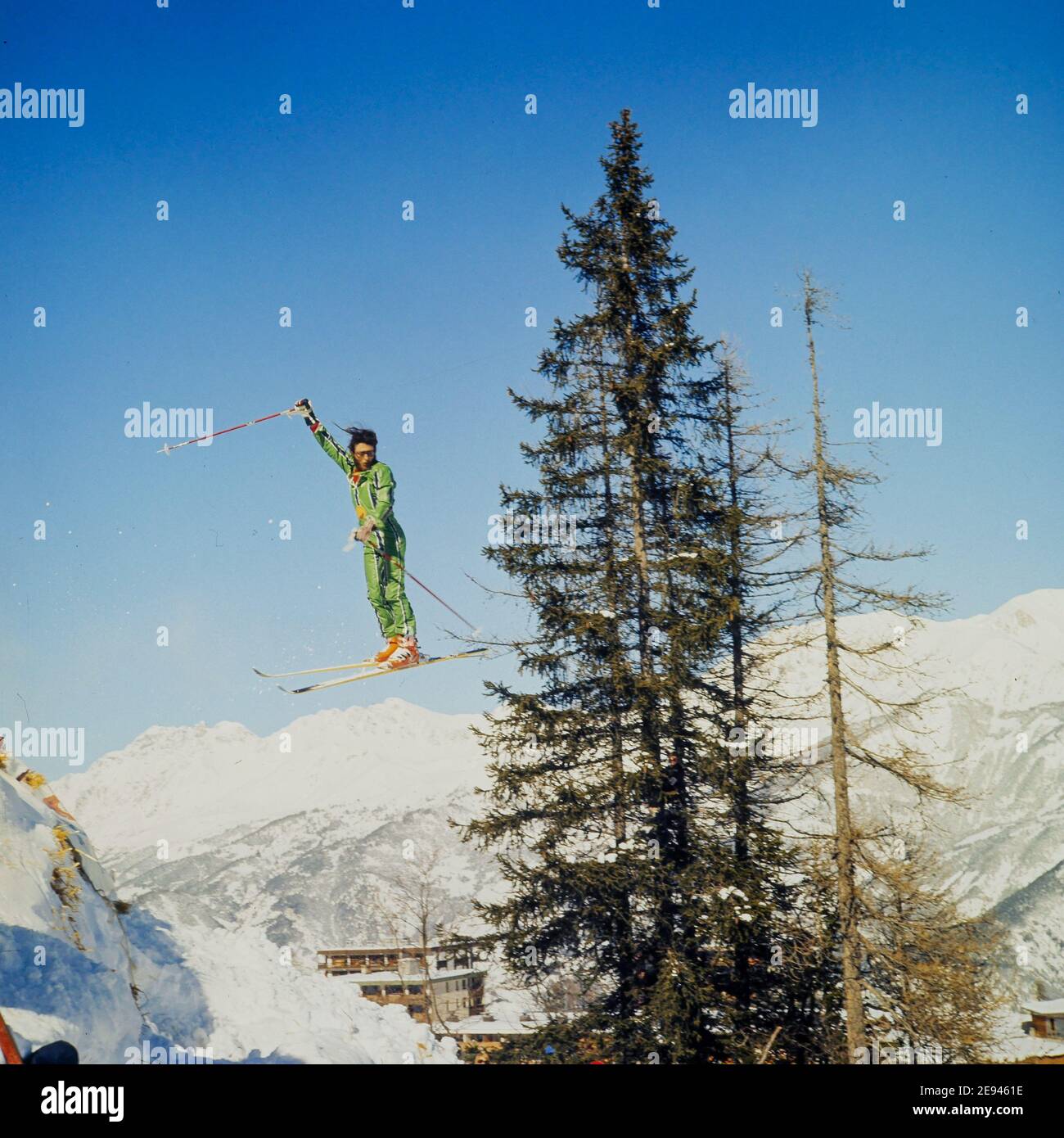 First Hot-doggers - acrobatic skiers - appear in ski stations, France ...