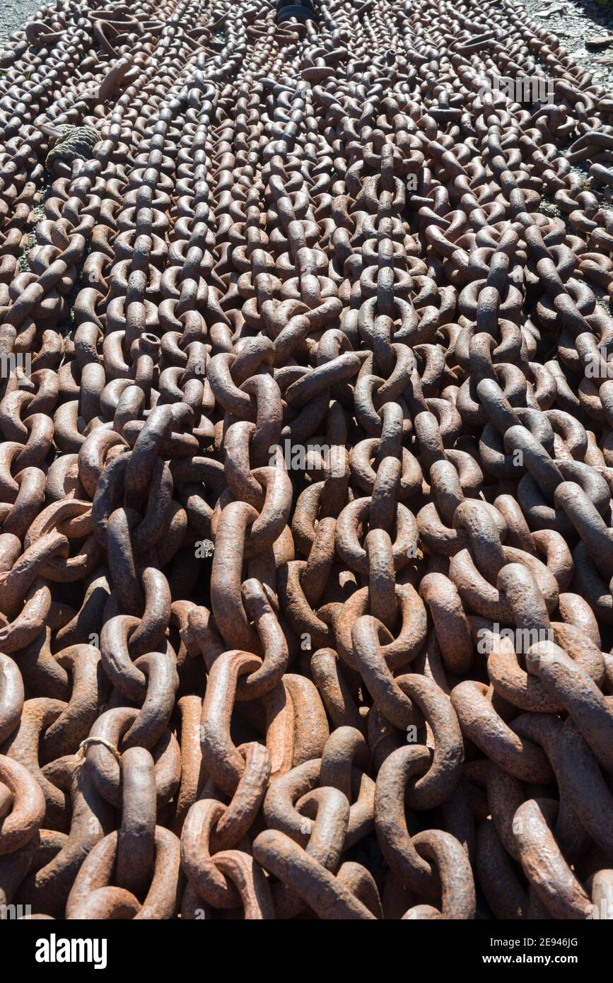 Rusting chains hi-res stock photography and images - Alamy