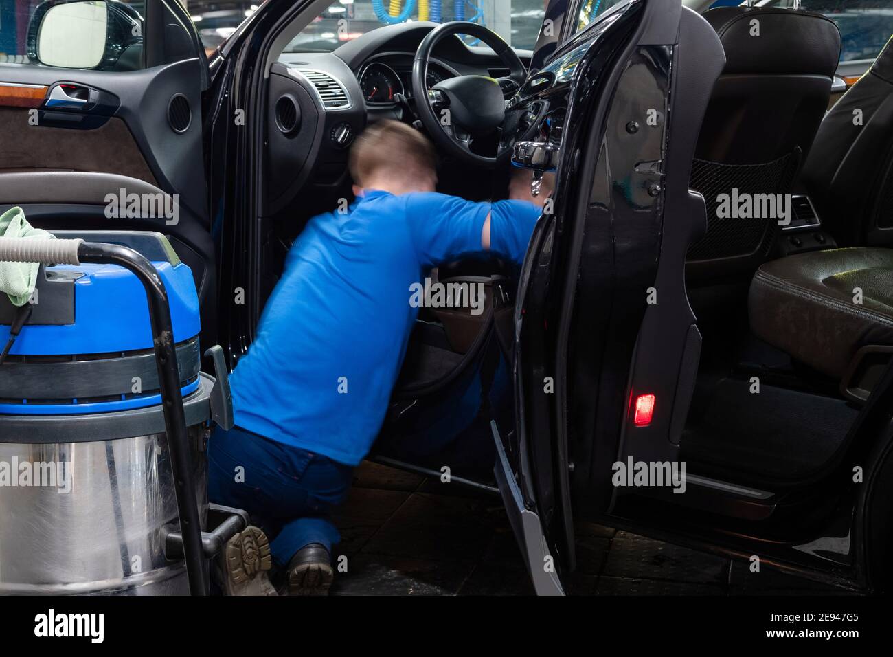 Hoovering hi-res stock photography and images - Alamy