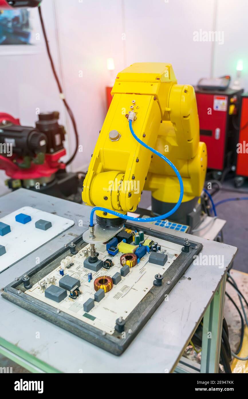 automatic arm catch for electronic assembly line. The robot for smart ...