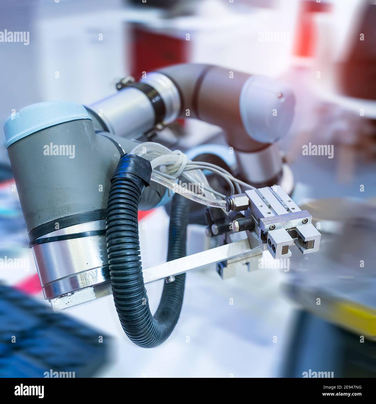 automatic arm catch for electronic assembly line. The robot for smart ...