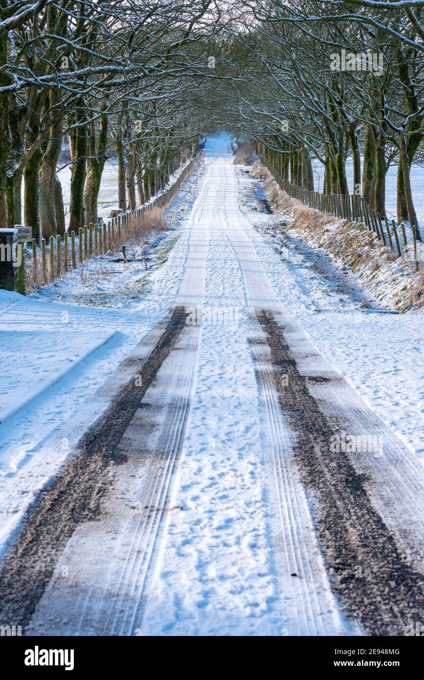 Cold icy dangerous driving conditions hi-res stock photography and ...