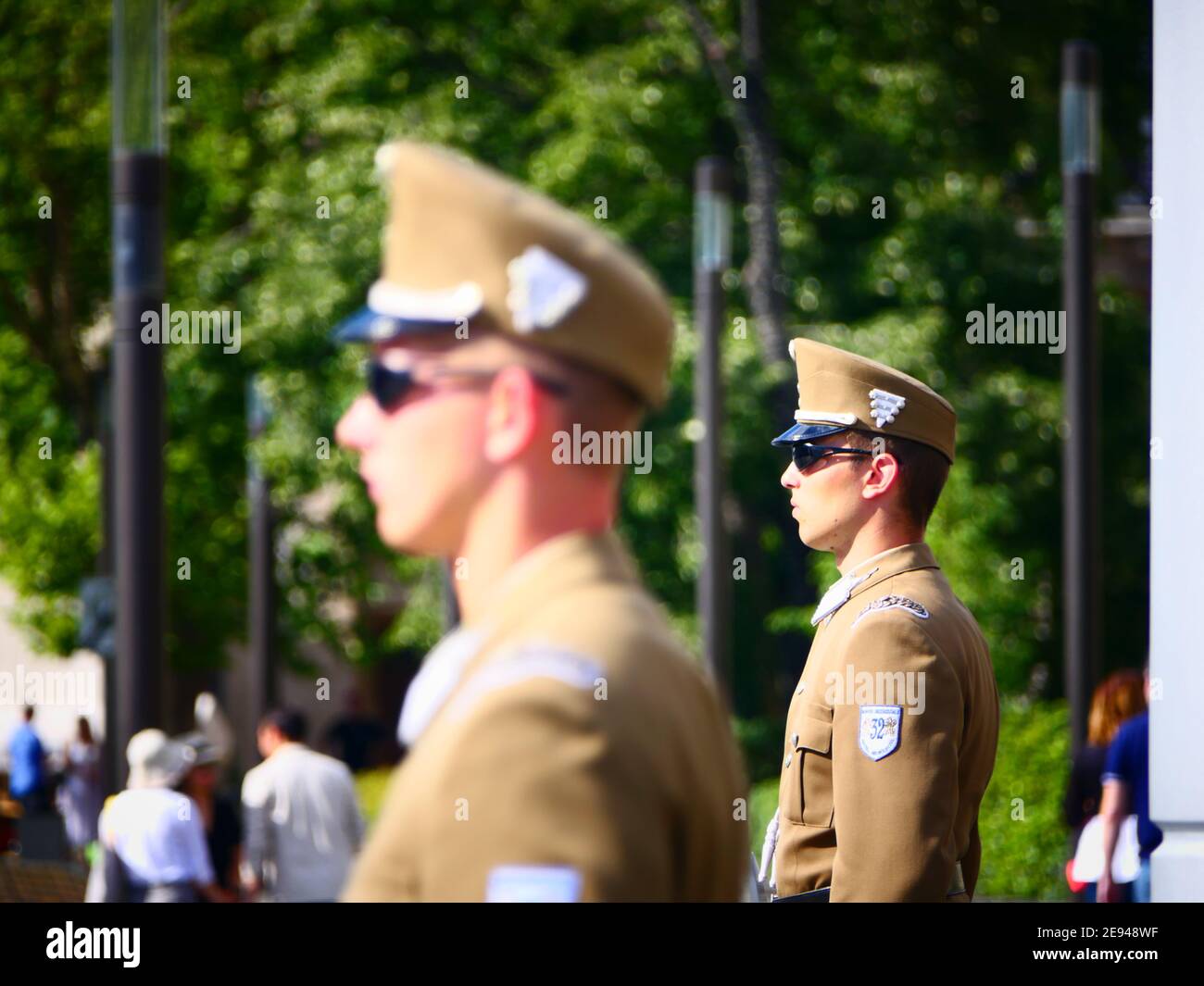 Parliament building guards hi-res stock photography and images - Alamy