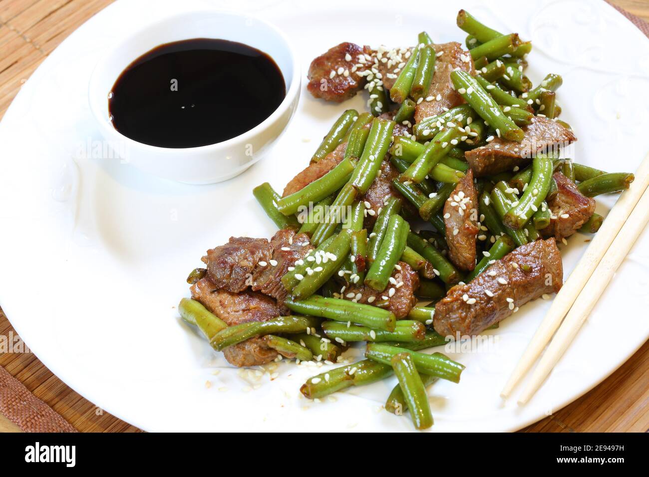 Beef with green beans and sesame seeds Stock Photo - Alamy