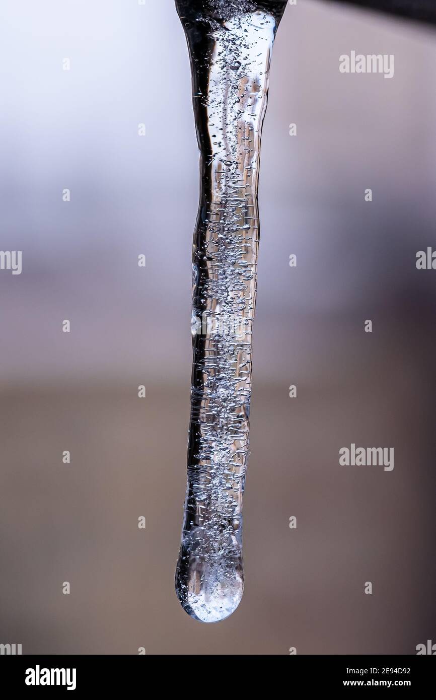 Icicle close hi-res stock photography and images - Alamy