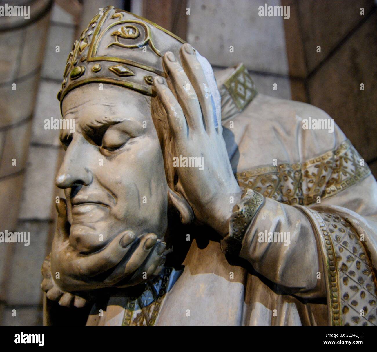 Headless roman statue hi-res stock photography and images - Alamy