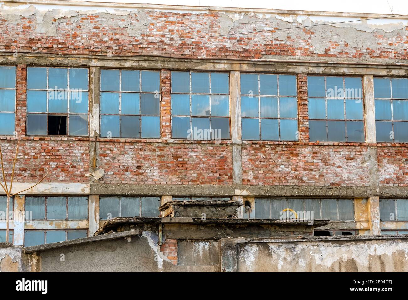 abandoned factory warehouse with broken windows Stock Photo - Alamy