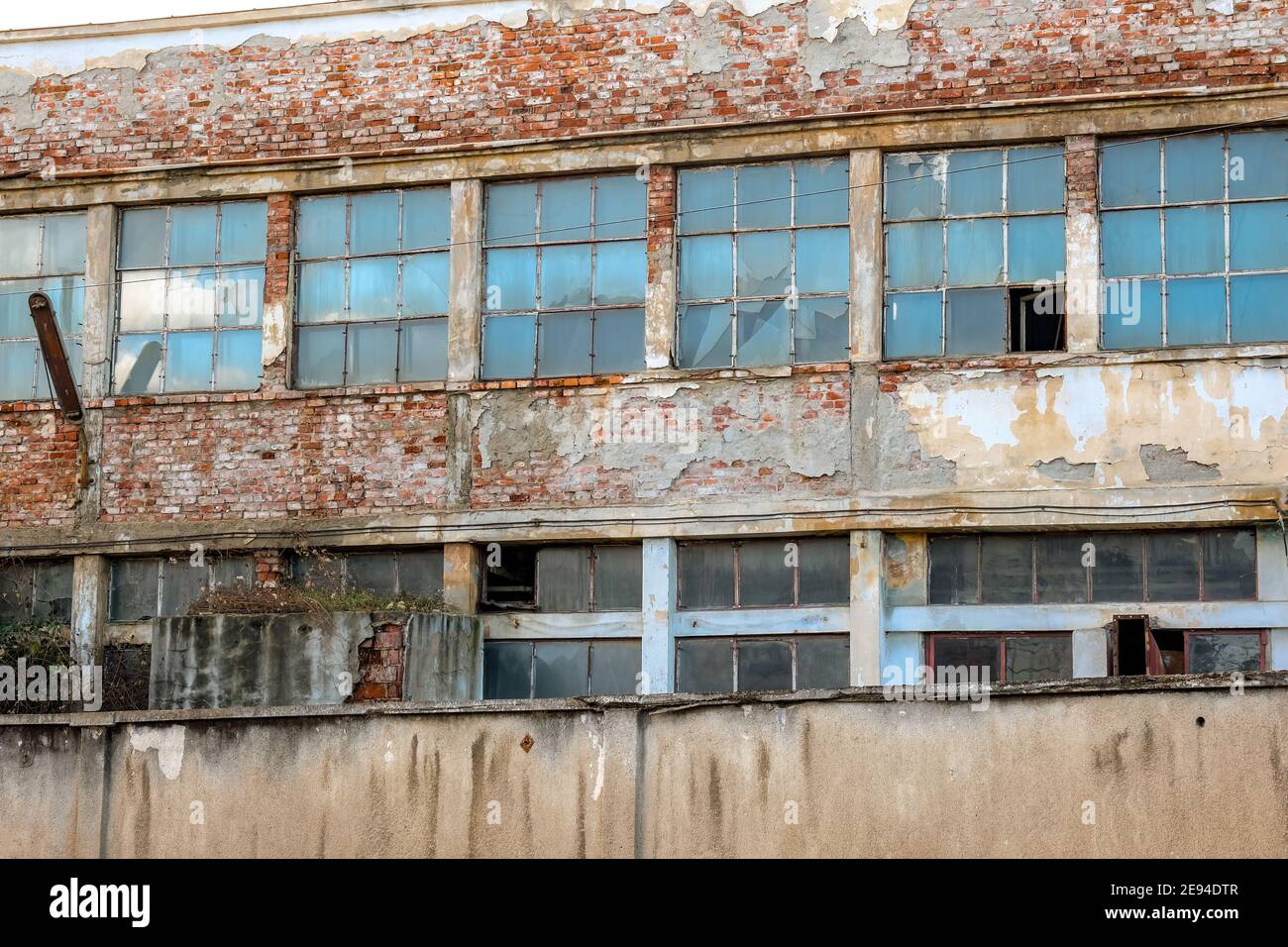 abandoned factory warehouse with broken windows Stock Photo - Alamy
