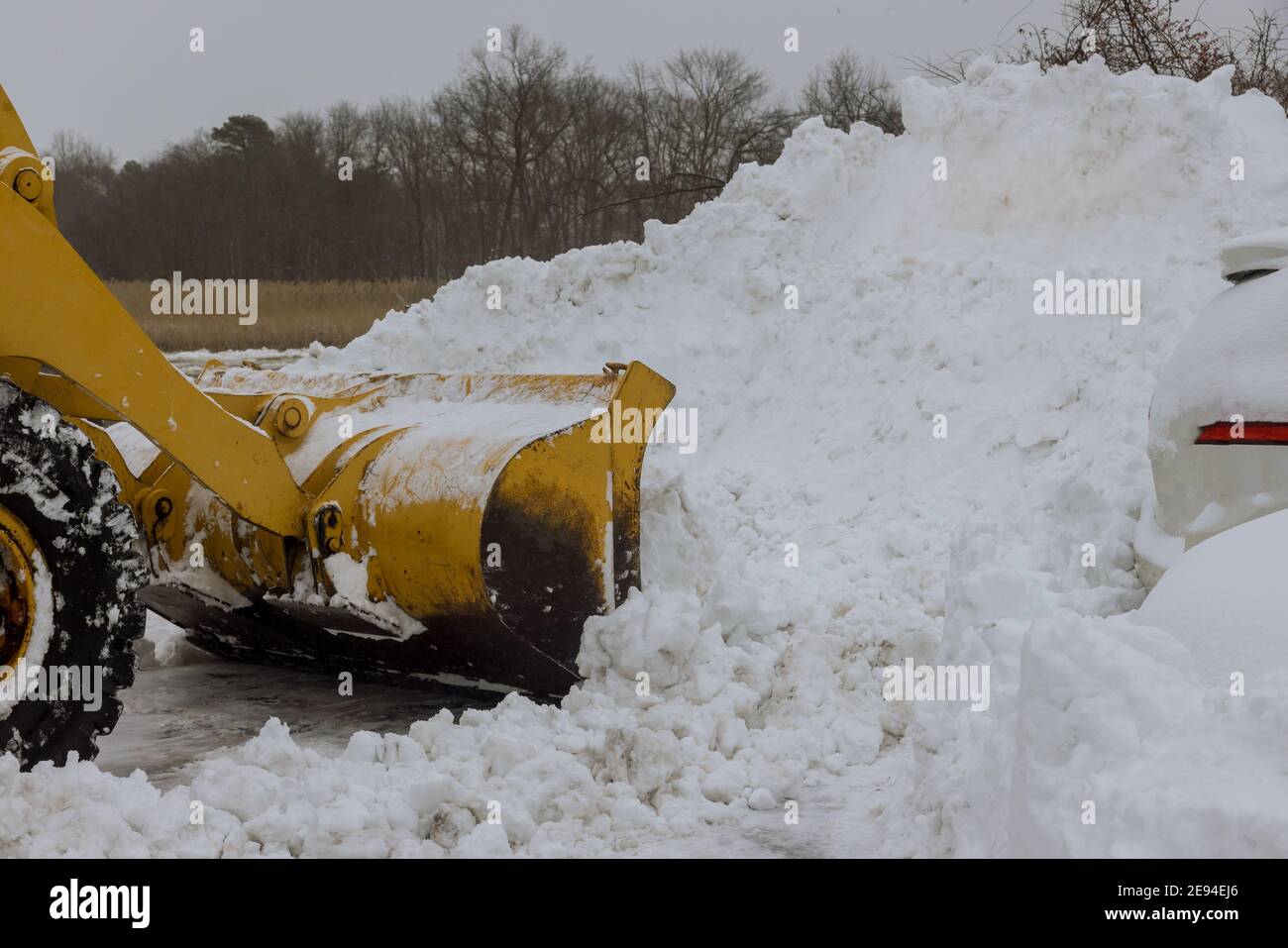 Road after heavy snowfall hi-res stock photography and images - Alamy