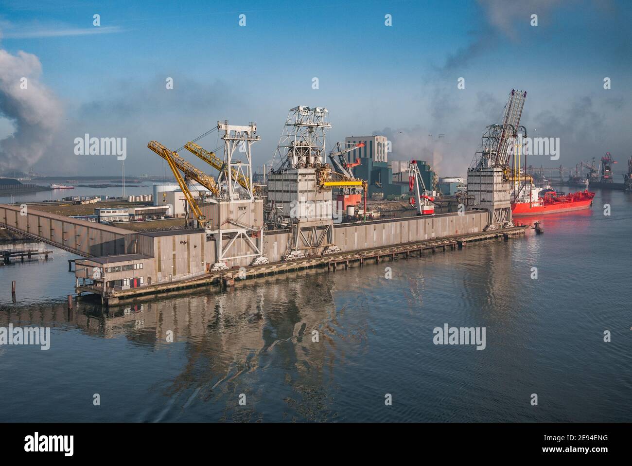 Europoort ore docks hi-res stock photography and images - Alamy
