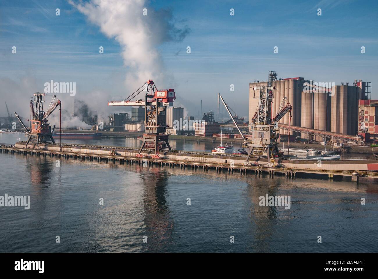 Europoort ore docks hi-res stock photography and images - Alamy