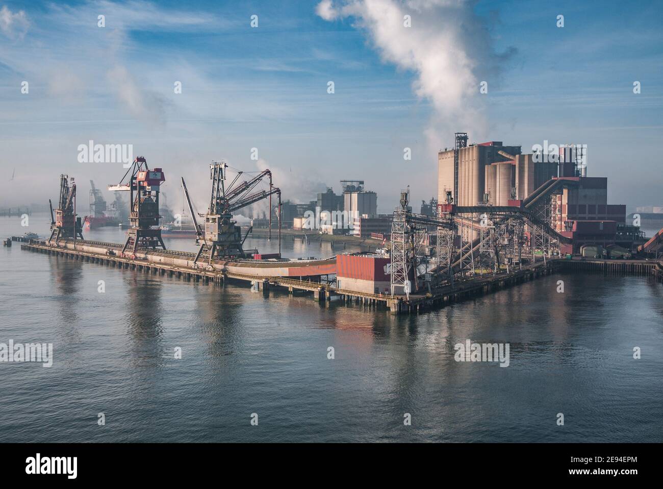 Europoort ore docks hi-res stock photography and images - Alamy