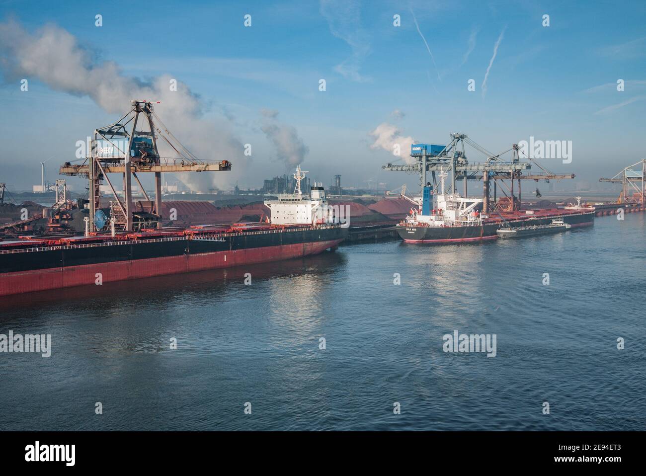 Europoort ore docks hi-res stock photography and images - Alamy