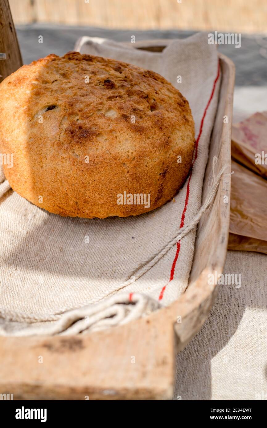 romanian traditional bread at the market stall Stock Photo - Alamy