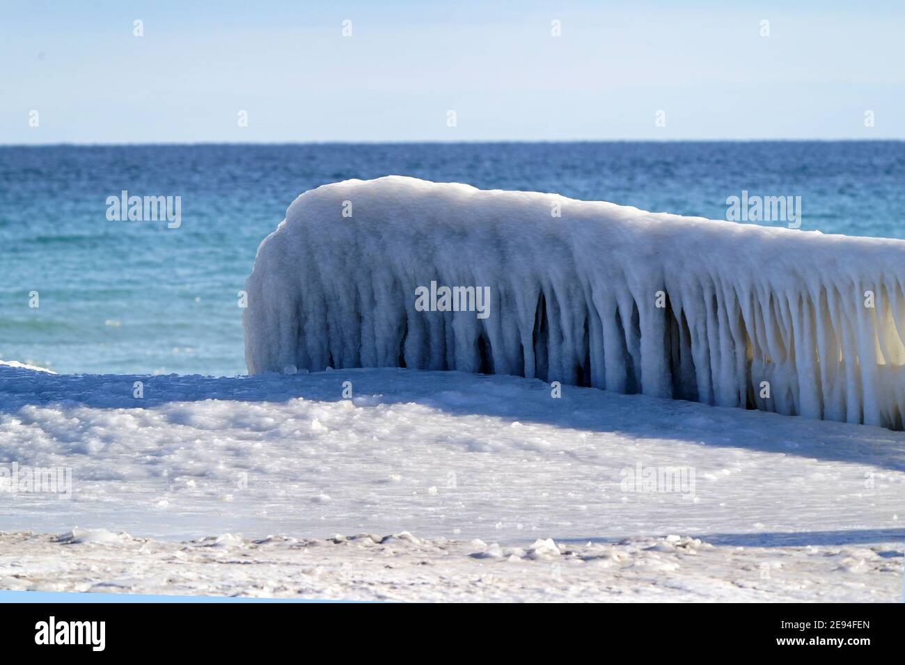 Ice layers make nice shapes hi-res stock photography and images - Alamy