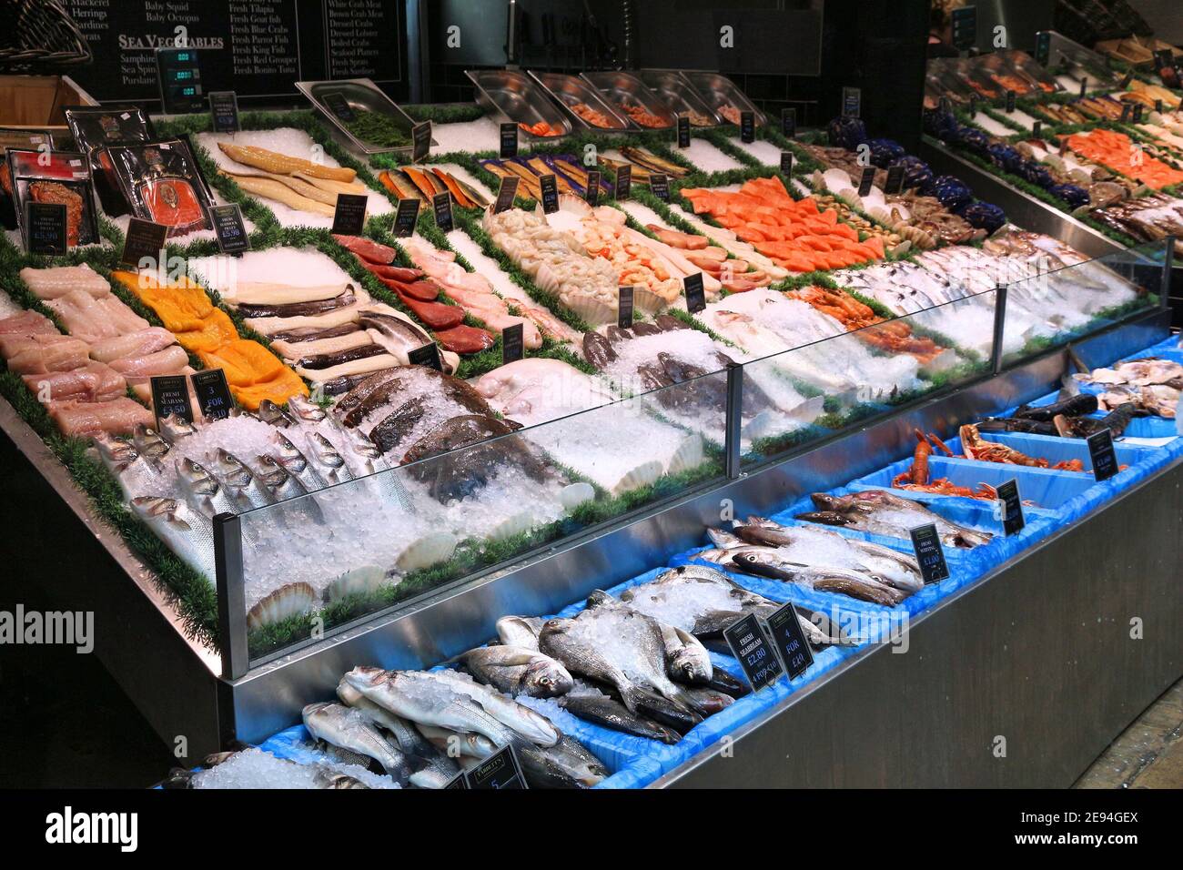 Uk fish stall stalls seafood hi-res stock photography and images - Alamy
