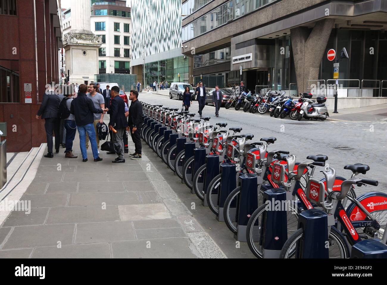 Santander bike fleet street hi-res stock photography and images - Alamy