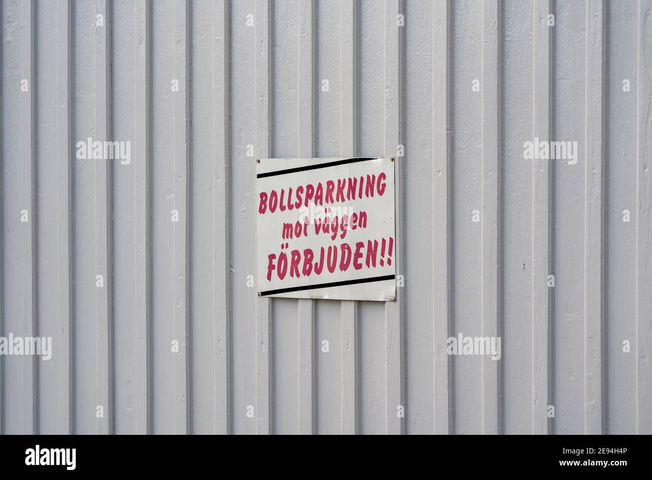 No ball games sign on house and school building facade Stock Photo - Alamy