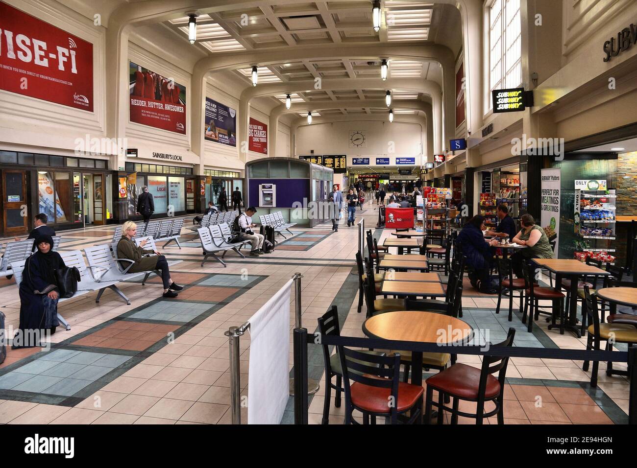 Leeds station interior hi-res stock photography and images - Alamy