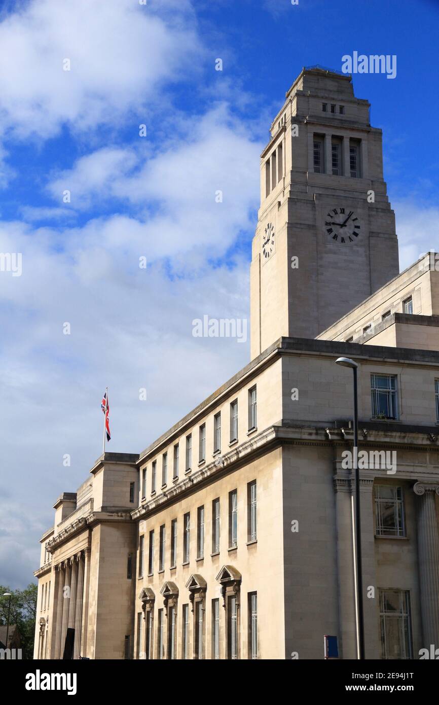 Leeds city, UK. Parkinson Building of the University of Leeds Stock ...