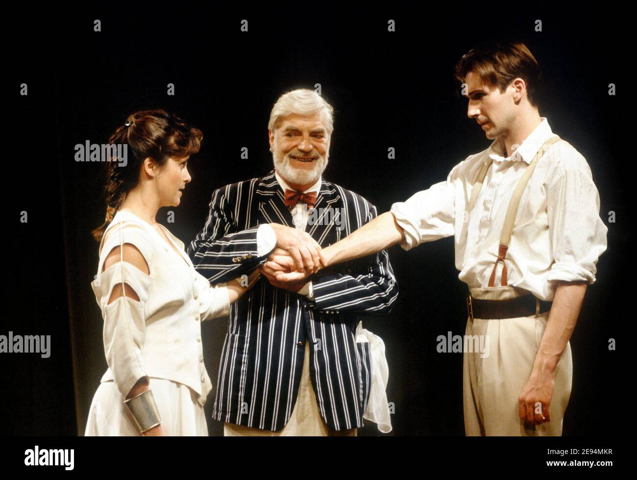 l-r: Amanda Root (Cressida), Norman Rodway (Pandarus), Ralph Fiennes ...