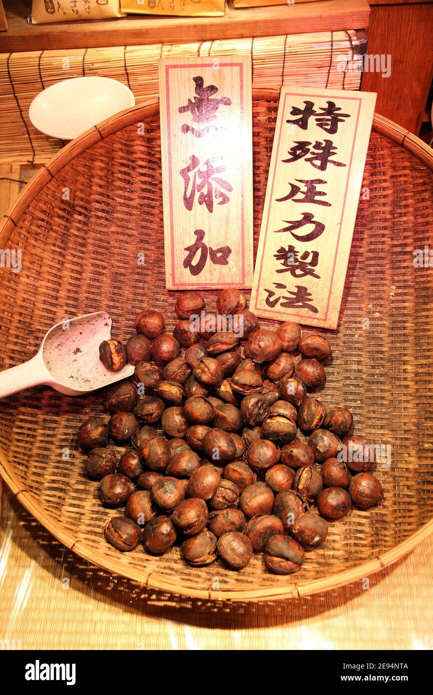 Roasted chestnuts stall hi-res stock photography and images - Alamy