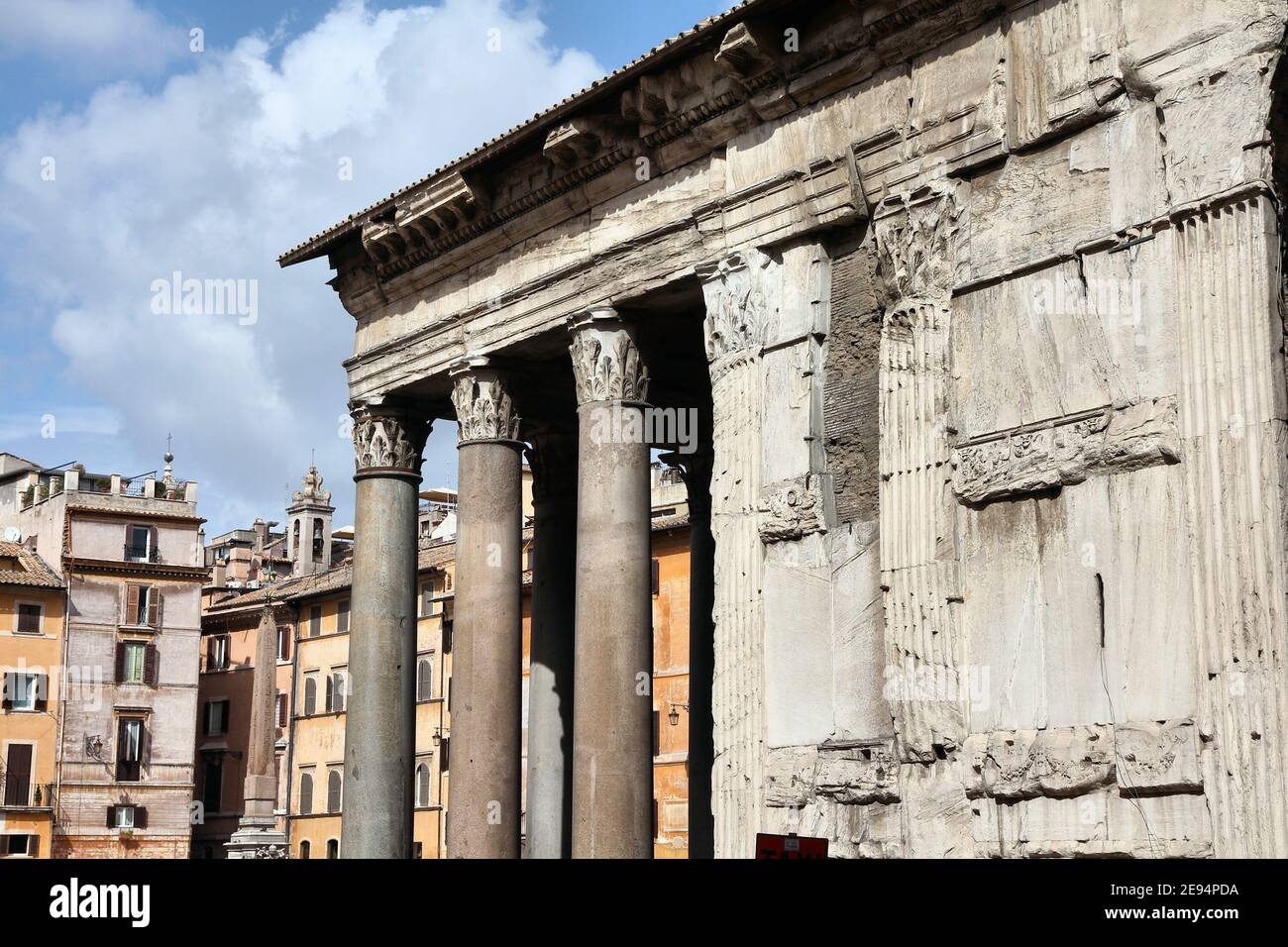 Ancient roman landmark hi-res stock photography and images - Alamy