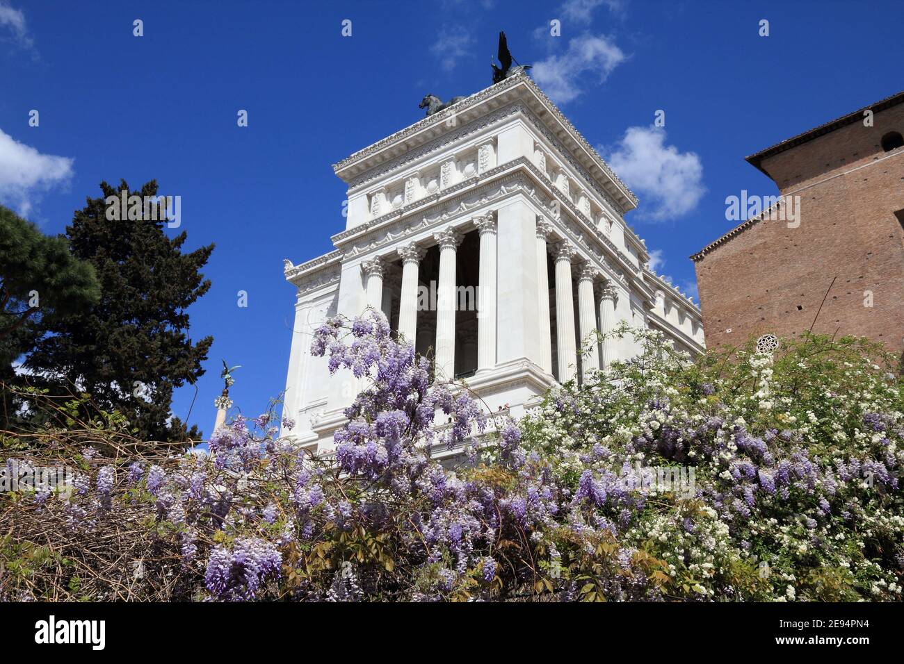 Springtime architecture hi-res stock photography and images - Alamy