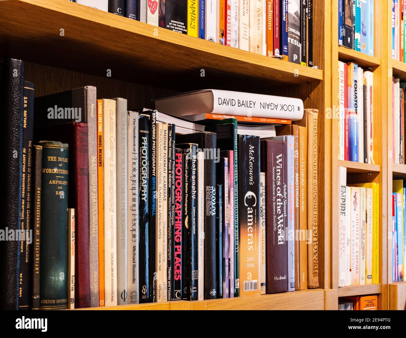 Home library book shelves hi-res stock photography and images - Alamy