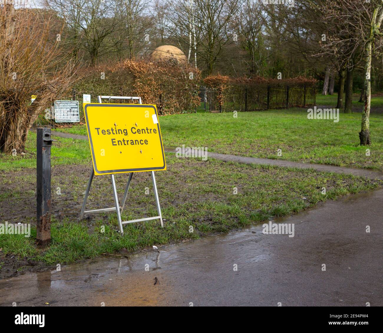 Covid 19 Testing Centre Signage Stock Photo - Alamy
