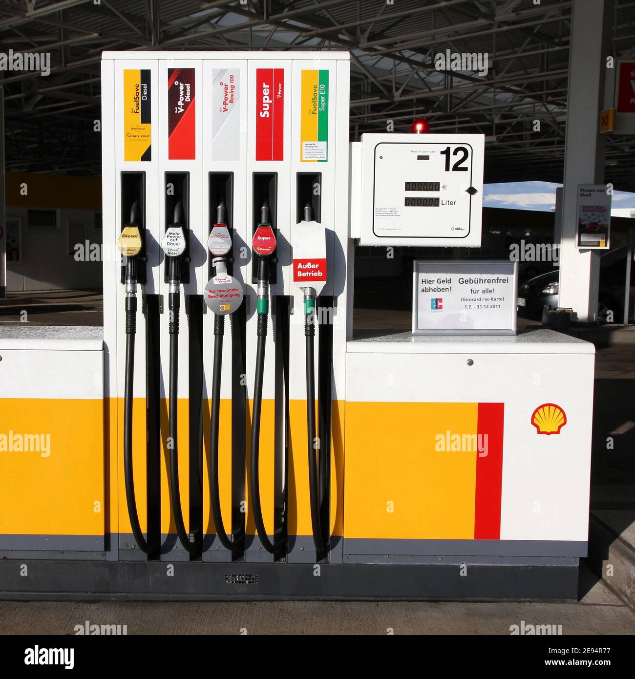 Shell oil company hi-res stock photography and images - Alamy