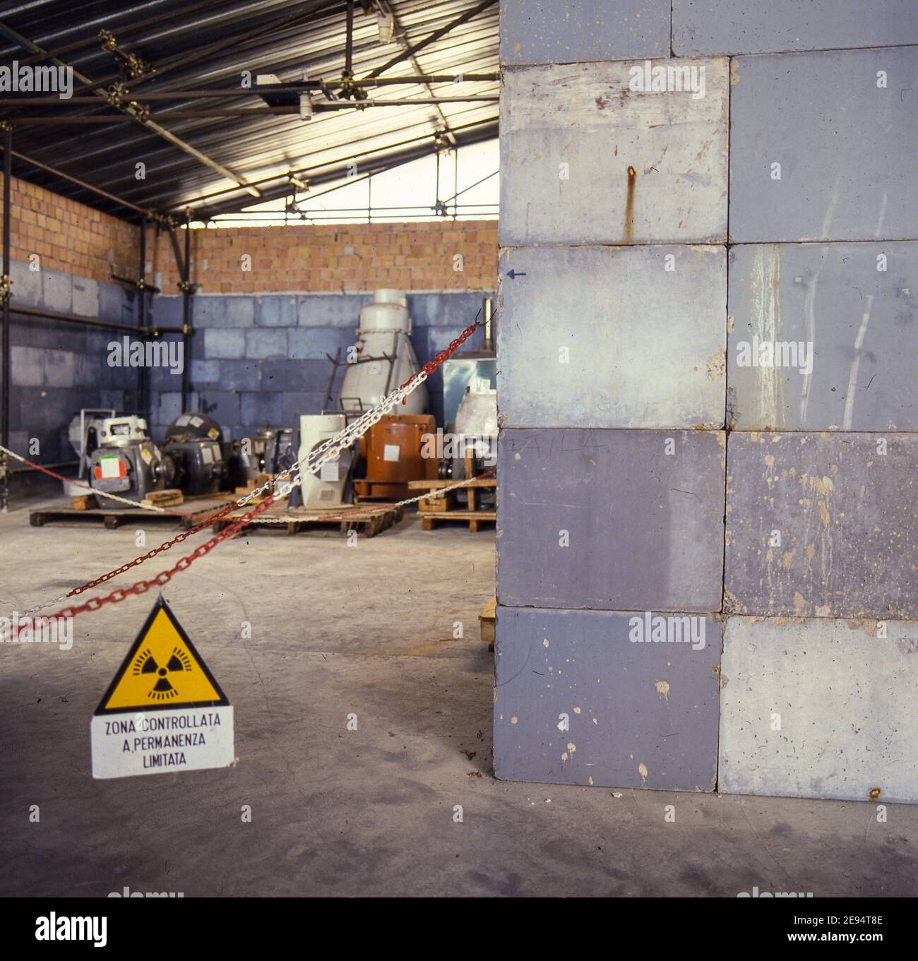 Radioactive material hi-res stock photography and images - Alamy