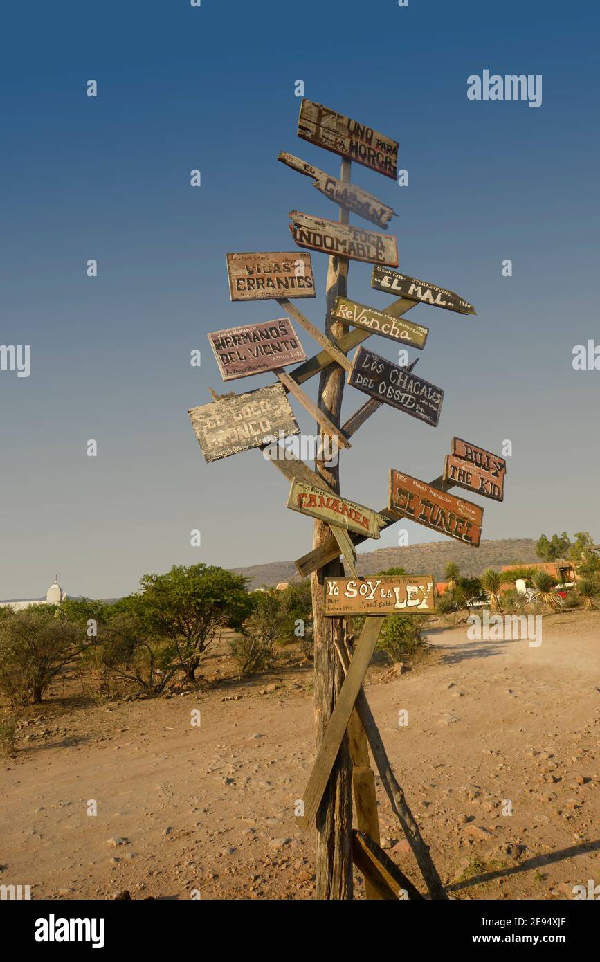 Mexico road signs hi-res stock photography and images - Alamy