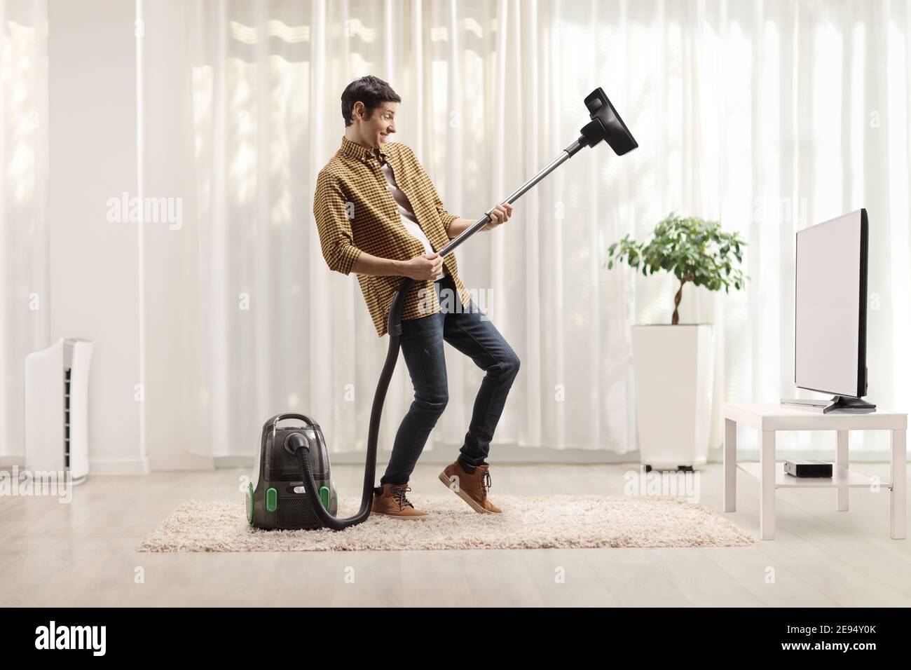 Hoovering hi-res stock photography and images - Alamy