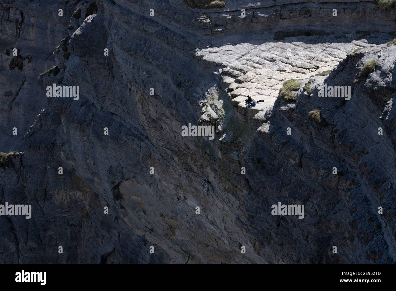 Escape cliff hi-res stock photography and images - Alamy