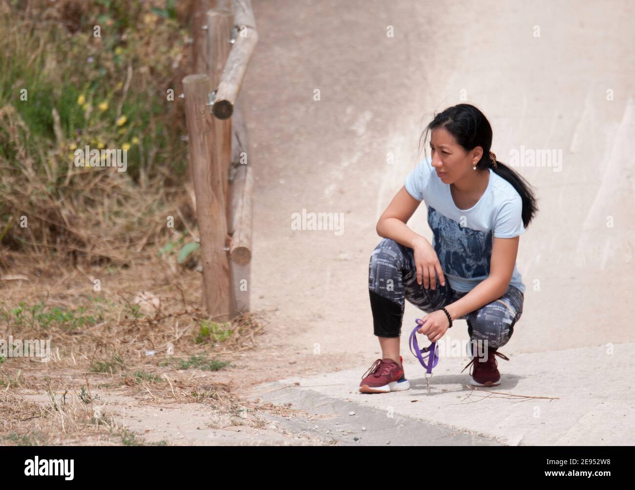 Crouching woman hi-res stock photography and images - Alamy