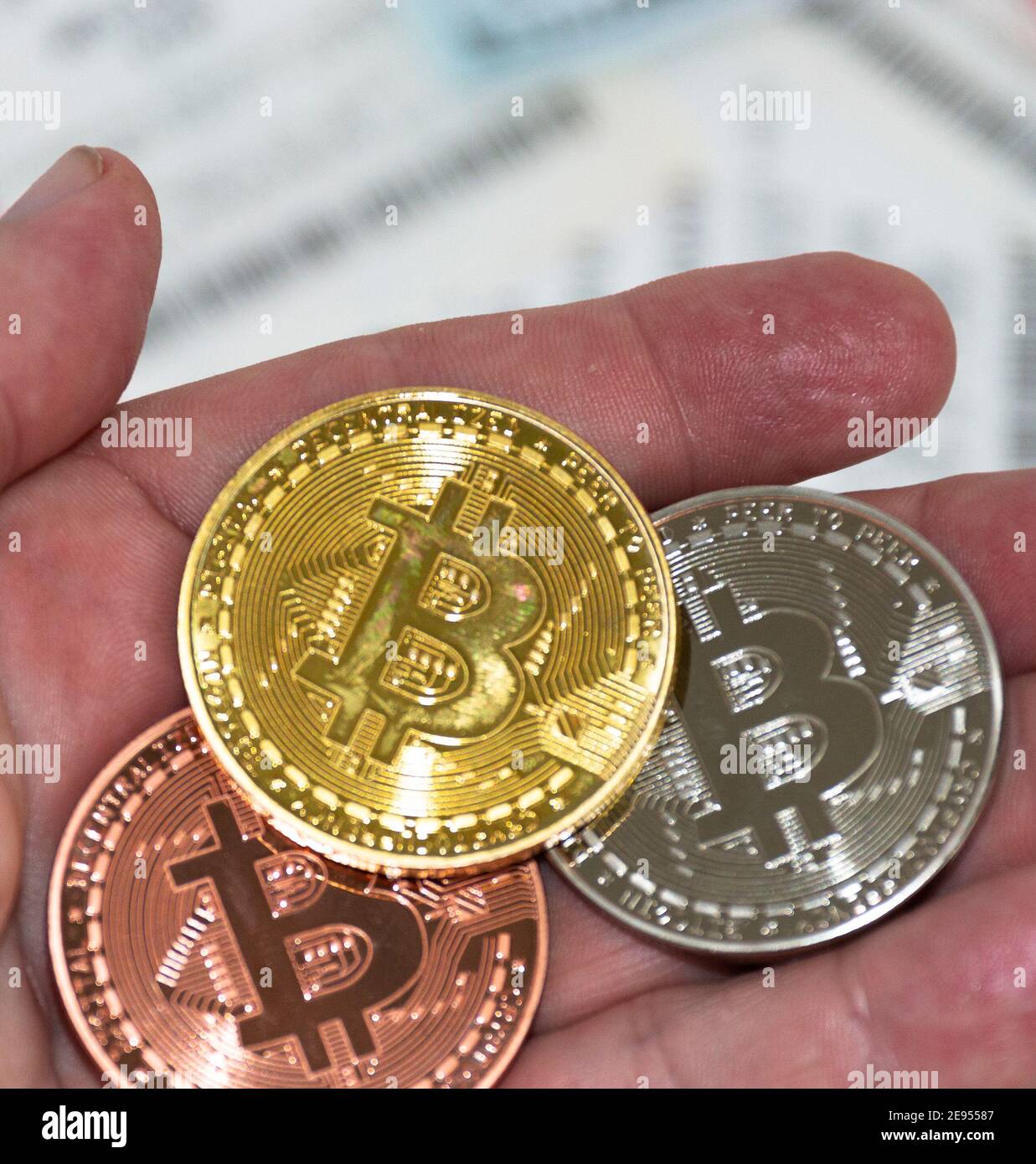 Gold silver bronze coins hi-res stock photography and images - Alamy