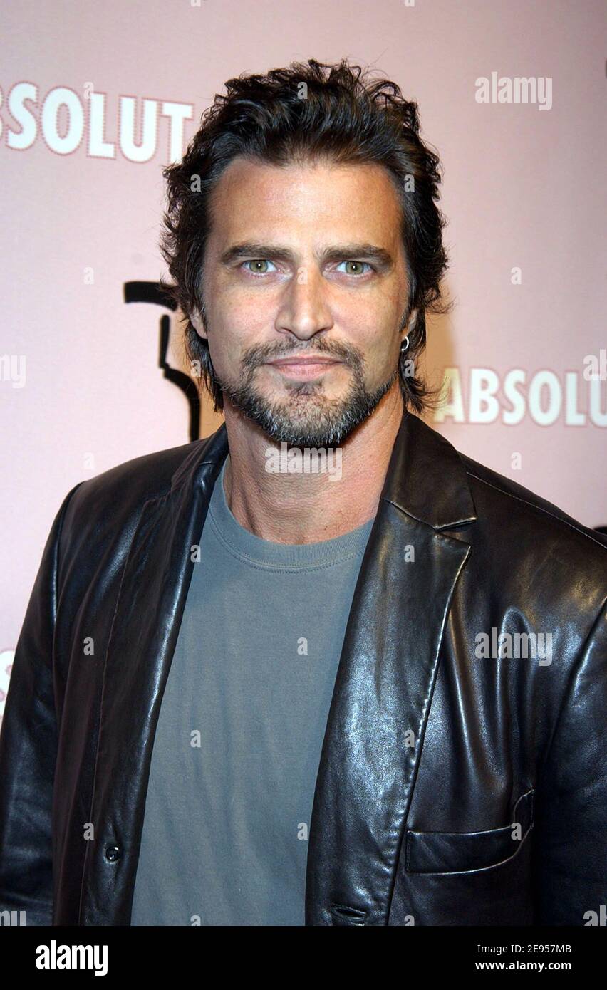 © Giulio Marcocchi/ABACA. 39051-33. Los Angeles-CA-USA. 17/10/02. John ...